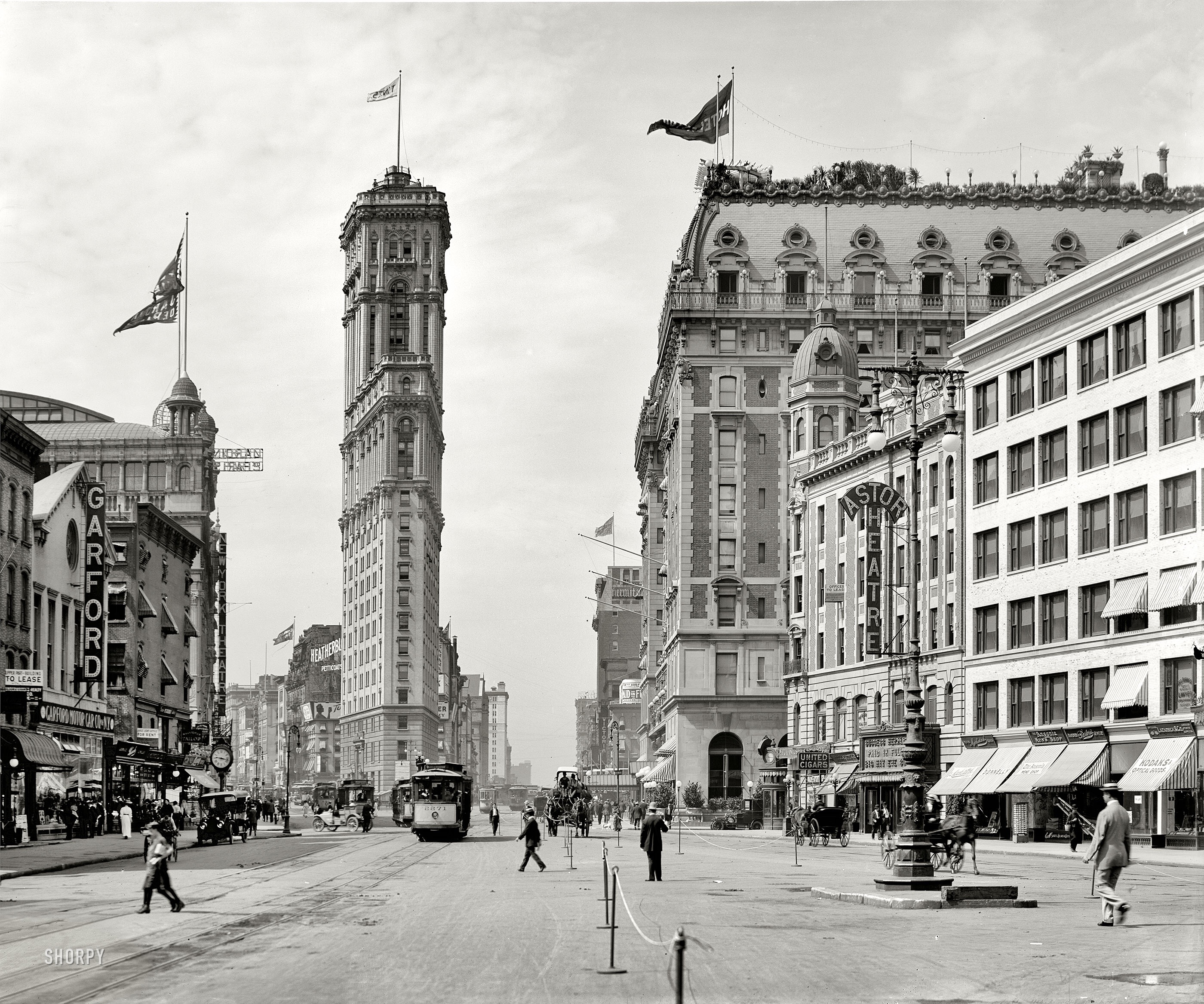 New York, Times Square, 1900 – Literary Fictions