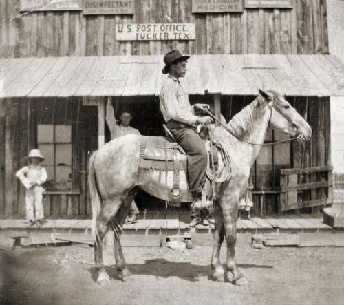 1910 ~ Tucker, Texas – Literary Fictions